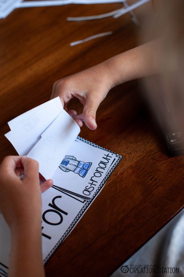 Letter Aa Flipbook FREEBIE! - Mrs. Jones Creation Station